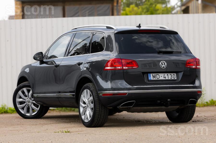 Grey Volkswagen Touareg 2016 in Jelgava, with an engine capacity of 3.00 L and mileage of 215 thousand km for 14200 €, photo 4 on AUTOMOTO.COM.LV