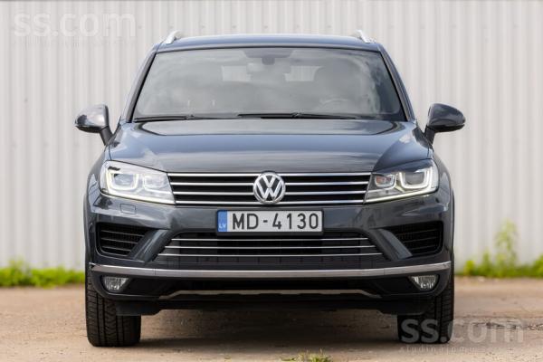 Pelēks Volkswagen Touareg 2016 Jelgava, ar dzinēja tilpumu 3.00 L un nobraukumu 215 tūkst. km par 14200 €, foto 5 vietnē AUTOMOTO.COM.LV