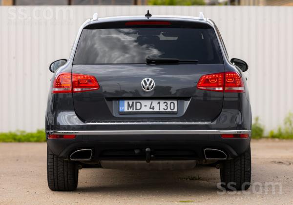 Pelēks Volkswagen Touareg 2016 Jelgava, ar dzinēja tilpumu 3.00 L un nobraukumu 215 tūkst. km par 14200 €, foto 6 vietnē AUTOMOTO.COM.LV