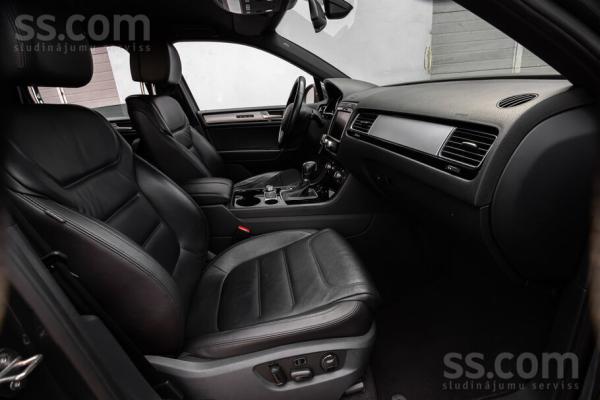 Pelēks Volkswagen Touareg 2016 Jelgava, ar dzinēja tilpumu 3.00 L un nobraukumu 215 tūkst. km par 14200 €, foto 7 vietnē AUTOMOTO.COM.LV