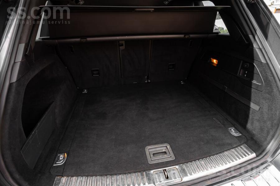 Grey Volkswagen Touareg 2016 in Jelgava, with an engine capacity of 3.00 L and mileage of 215 thousand km for 14200 €, photo 13 on AUTOMOTO.COM.LV