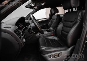 Grey Volkswagen Touareg 2016 in Jelgava, with an engine capacity of 3.00 L and mileage of 215 thousand km for 14200 €, photo 15 on AUTOMOTO.COM.LV