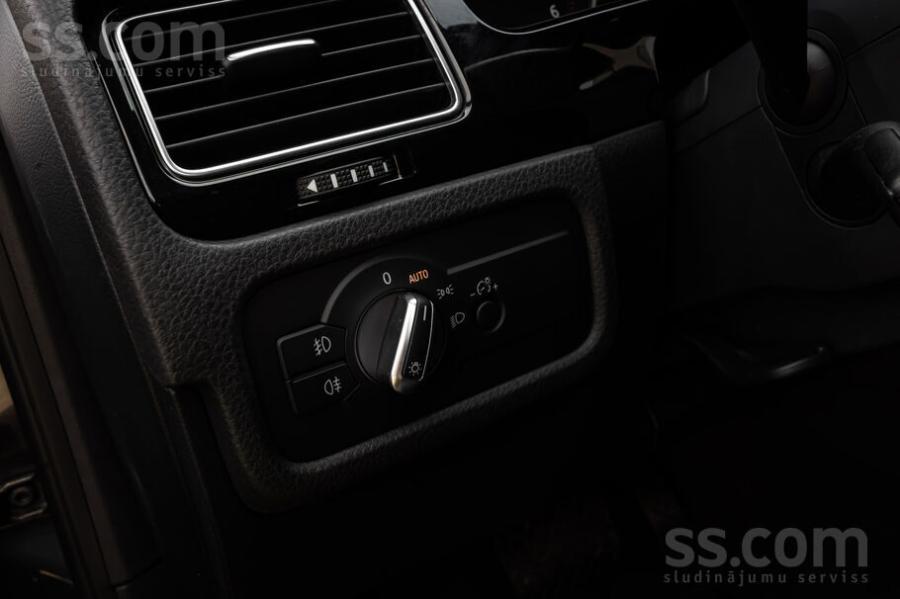 Grey Volkswagen Touareg 2016 in Jelgava, with an engine capacity of 3.00 L and mileage of 215 thousand km for 14200 €, photo 17 on AUTOMOTO.COM.LV