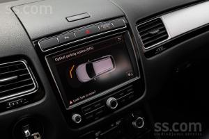 Grey Volkswagen Touareg 2016 in Jelgava, with an engine capacity of 3.00 L and mileage of 215 thousand km for 14200 €, photo 21 on AUTOMOTO.COM.LV