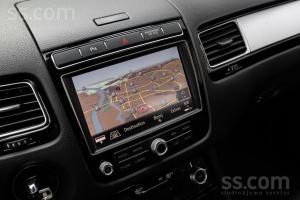 Grey Volkswagen Touareg 2016 in Jelgava, with an engine capacity of 3.00 L and mileage of 215 thousand km for 14200 €, photo 22 on AUTOMOTO.COM.LV
