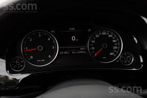 Grey Volkswagen Touareg 2016 in Jelgava, with an engine capacity of 3.00 L and mileage of 215 thousand km for 14200 €, photo 24 on AUTOMOTO.COM.LV