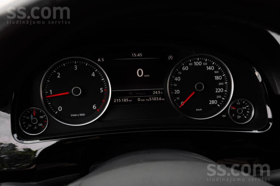 Grey Volkswagen Touareg 2016 in Jelgava, with an engine capacity of 3.00 L and mileage of 215 thousand km for 14200 €, photo 24 on AUTOMOTO.COM.LV