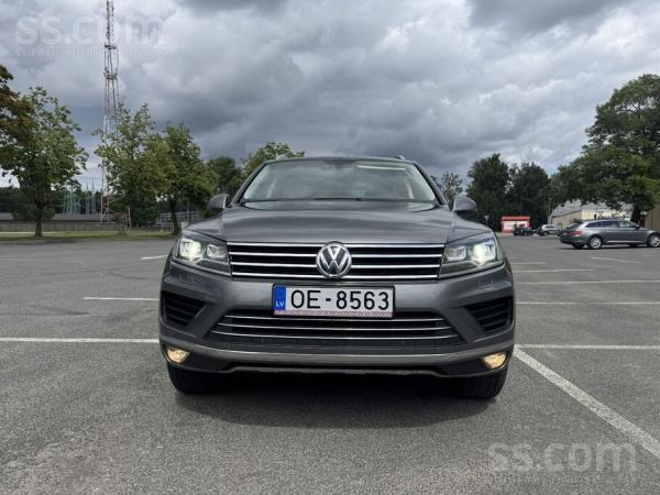 Grey Volkswagen Touareg 2016 in Riga, with an engine capacity of 3.00 L and mileage of 310 thousand km for 14500 €, photo 8 on AUTOMOTO.COM.LV