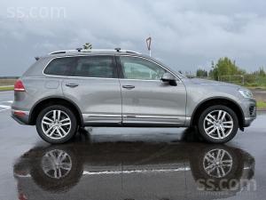 Pelēks Volkswagen Touareg 2016 Liepāja, ar dzinēja tilpumu 3.00 L un nobraukumu 181 tūkst. km par 18500 €, foto 7 vietnē AUTOMOTO.COM.LV