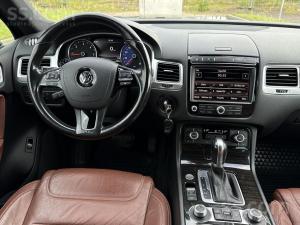 Pelēks Volkswagen Touareg 2016 Liepāja, ar dzinēja tilpumu 3.00 L un nobraukumu 181 tūkst. km par 18500 €, foto 13 vietnē AUTOMOTO.COM.LV