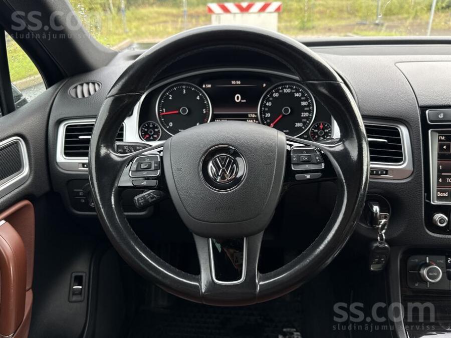 Pelēks Volkswagen Touareg 2016 Liepāja, ar dzinēja tilpumu 3.00 L un nobraukumu 181 tūkst. km par 18500 €, foto 14 vietnē AUTOMOTO.COM.LV