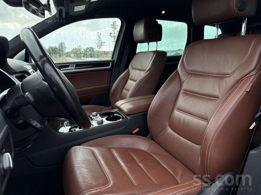 Pelēks Volkswagen Touareg 2016 Liepāja, ar dzinēja tilpumu 3.00 L un nobraukumu 181 tūkst. km par 18500 €, foto 15 vietnē AUTOMOTO.COM.LV