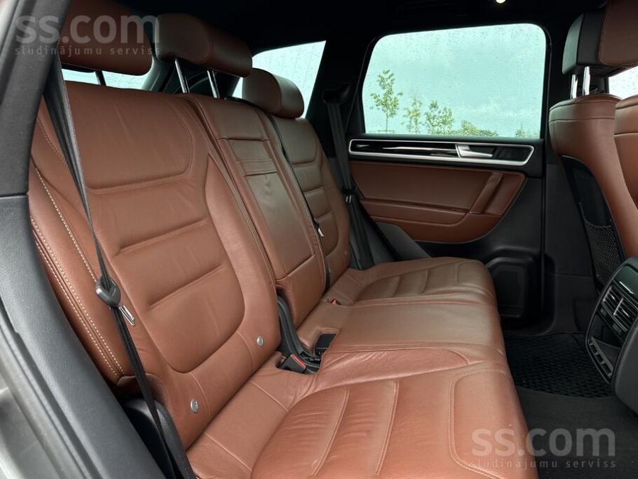 Pelēks Volkswagen Touareg 2016 Liepāja, ar dzinēja tilpumu 3.00 L un nobraukumu 181 tūkst. km par 18500 €, foto 19 vietnē AUTOMOTO.COM.LV