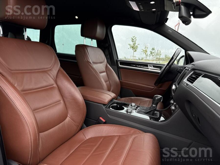 Pelēks Volkswagen Touareg 2016 Liepāja, ar dzinēja tilpumu 3.00 L un nobraukumu 181 tūkst. km par 18500 €, foto 20 vietnē AUTOMOTO.COM.LV
