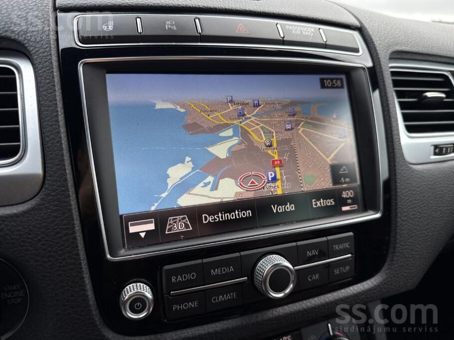 Pelēks Volkswagen Touareg 2016 Liepāja, ar dzinēja tilpumu 3.00 L un nobraukumu 181 tūkst. km par 18500 €, foto 24 vietnē AUTOMOTO.COM.LV