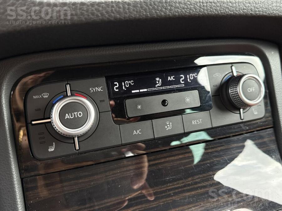 Pelēks Volkswagen Touareg 2016 Liepāja, ar dzinēja tilpumu 3.00 L un nobraukumu 181 tūkst. km par 18500 €, foto 25 vietnē AUTOMOTO.COM.LV