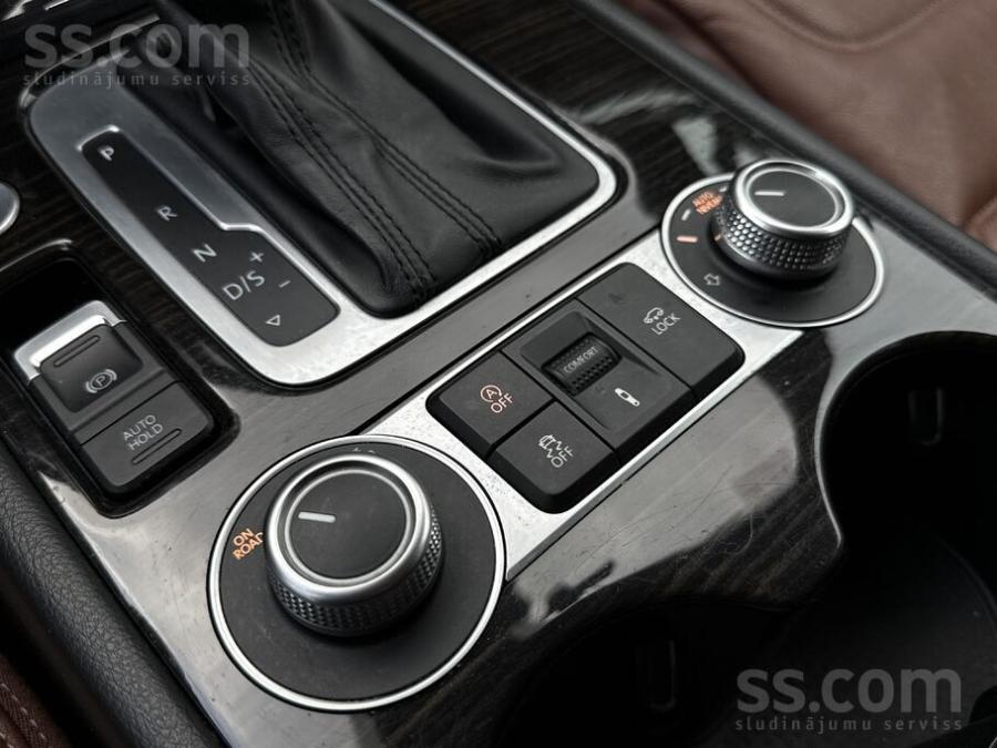 Pelēks Volkswagen Touareg 2016 Liepāja, ar dzinēja tilpumu 3.00 L un nobraukumu 181 tūkst. km par 18500 €, foto 27 vietnē AUTOMOTO.COM.LV