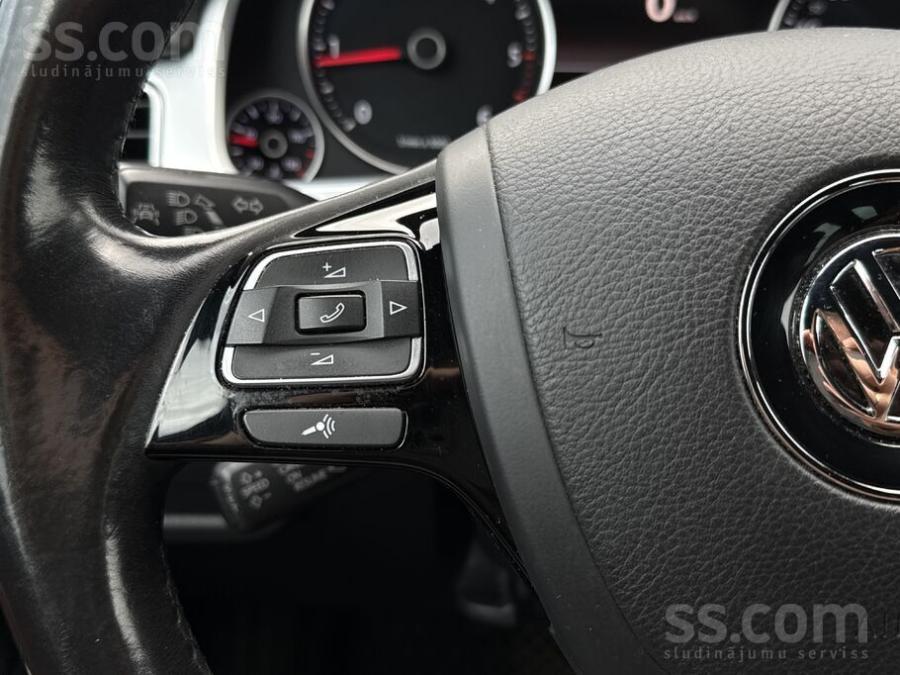 Pelēks Volkswagen Touareg 2016 Liepāja, ar dzinēja tilpumu 3.00 L un nobraukumu 181 tūkst. km par 18500 €, foto 29 vietnē AUTOMOTO.COM.LV