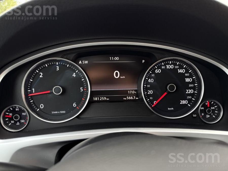 Pelēks Volkswagen Touareg 2016 Liepāja, ar dzinēja tilpumu 3.00 L un nobraukumu 181 tūkst. km par 18500 €, foto 30 vietnē AUTOMOTO.COM.LV