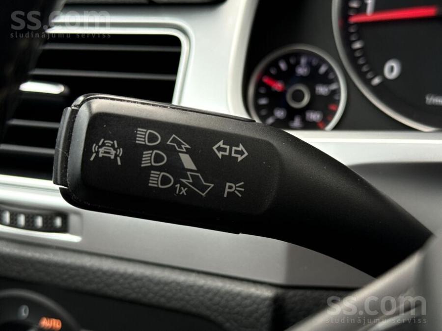 Pelēks Volkswagen Touareg 2016 Liepāja, ar dzinēja tilpumu 3.00 L un nobraukumu 181 tūkst. km par 18500 €, foto 32 vietnē AUTOMOTO.COM.LV