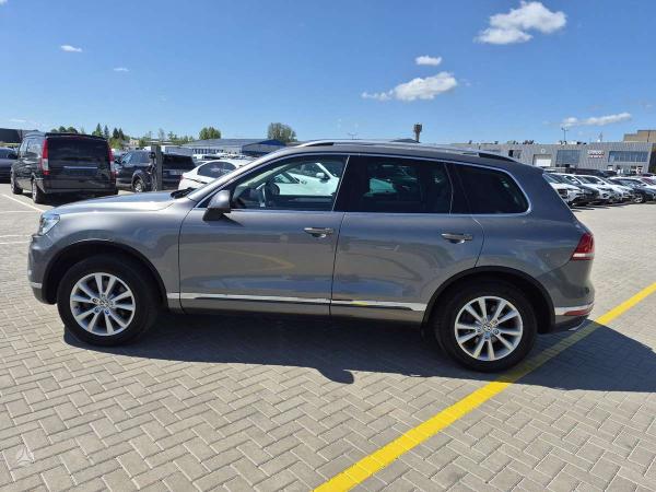 Pelēks Volkswagen Touareg 2016 Tauragė, ar dzinēja tilpumu 2.97 L un nobraukumu 277 tūkst. km par 14500 €, foto 8 vietnē AUTOMOTO.COM.LV