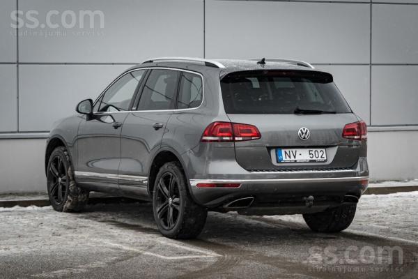 Grey Volkswagen Touareg 2017 in Riga, with an engine capacity of 3.00 L and mileage of 0 thousand km for 18500 €, photo 6 on AUTOMOTO.COM.LV
