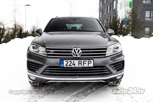 Pelēks Volkswagen Touareg 2017 Tallina, ar dzinēja tilpumu 3.00 L un nobraukumu 258 tūkst. km par 14990 €, foto 2 vietnē AUTOMOTO.COM.LV