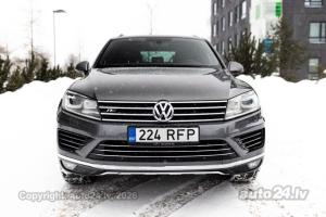 Pelēks Volkswagen Touareg 2017 Tallina, ar dzinēja tilpumu 3.00 L un nobraukumu 258 tūkst. km par 14990 €, foto 2 vietnē AUTOMOTO.COM.LV