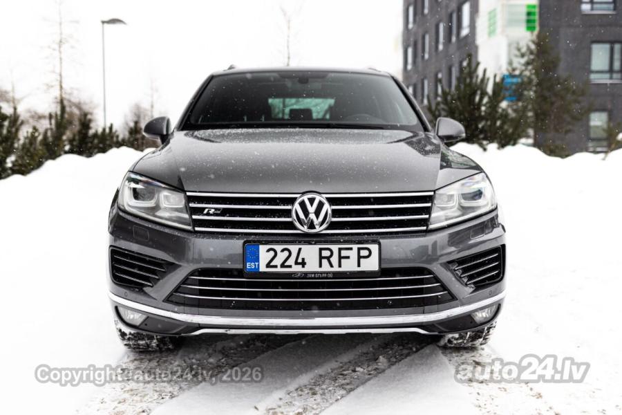 Pelēks Volkswagen Touareg 2017 Tallina, ar dzinēja tilpumu 3.00 L un nobraukumu 258 tūkst. km par 14990 €, foto 2 vietnē AUTOMOTO.COM.LV