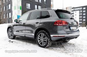 Pelēks Volkswagen Touareg 2017 Tallina, ar dzinēja tilpumu 3.00 L un nobraukumu 258 tūkst. km par 14990 €, foto 4 vietnē AUTOMOTO.COM.LV