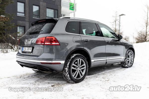 Pelēks Volkswagen Touareg 2017 Tallina, ar dzinēja tilpumu 3.00 L un nobraukumu 258 tūkst. km par 14990 €, foto 6 vietnē AUTOMOTO.COM.LV