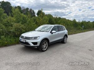 Pelēks Volkswagen Touareg 2017 Tallina, ar dzinēja tilpumu 3.00 L un nobraukumu 295 tūkst. km par 16000 €, foto 3 vietnē AUTOMOTO.COM.LV