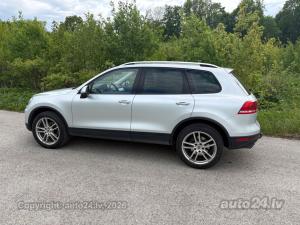 Pelēks Volkswagen Touareg 2017 Tallina, ar dzinēja tilpumu 3.00 L un nobraukumu 295 tūkst. km par 16000 €, foto 4 vietnē AUTOMOTO.COM.LV