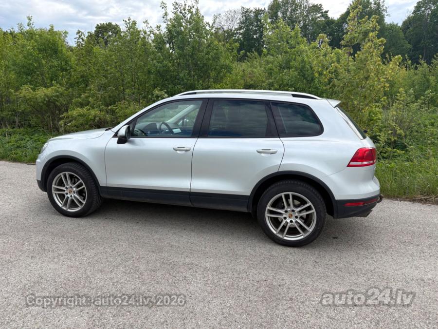 Pelēks Volkswagen Touareg 2017 Tallina, ar dzinēja tilpumu 3.00 L un nobraukumu 295 tūkst. km par 16000 €, foto 4 vietnē AUTOMOTO.COM.LV