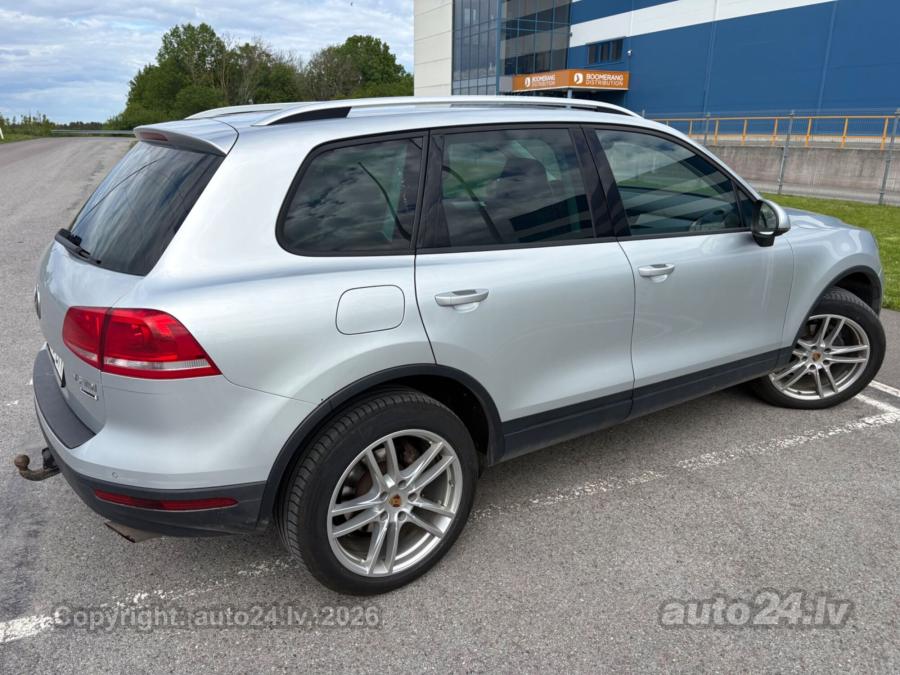 Pelēks Volkswagen Touareg 2017 Tallina, ar dzinēja tilpumu 3.00 L un nobraukumu 295 tūkst. km par 16000 €, foto 5 vietnē AUTOMOTO.COM.LV