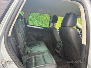 Pelēks Volkswagen Touareg 2017 Tallina, ar dzinēja tilpumu 3.00 L un nobraukumu 295 tūkst. km par 16000 €, foto 7 vietnē AUTOMOTO.COM.LV
