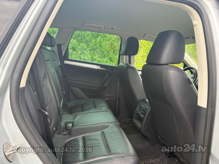 Pelēks Volkswagen Touareg 2017 Tallina, ar dzinēja tilpumu 3.00 L un nobraukumu 295 tūkst. km par 16000 €, foto 7 vietnē AUTOMOTO.COM.LV