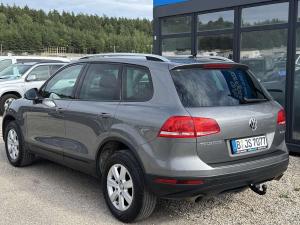 Grey Volkswagen Touareg 2017 in Vilnius, with an engine capacity of 3.00 L and mileage of 288 thousand km for 14750 €, photo 4 on AUTOMOTO.COM.LV