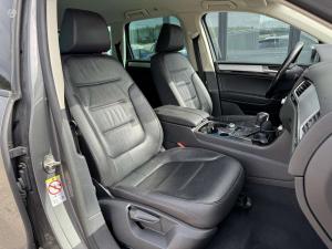 Grey Volkswagen Touareg 2017 in Vilnius, with an engine capacity of 3.00 L and mileage of 288 thousand km for 14750 €, photo 9 on AUTOMOTO.COM.LV