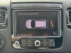 Grey Volkswagen Touareg 2017 in Vilnius, with an engine capacity of 3.00 L and mileage of 288 thousand km for 14750 €, photo 13 on AUTOMOTO.COM.LV
