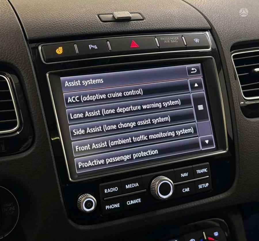 Pelēks Volkswagen Touareg 2017 Marijampole, ar dzinēja tilpumu 2.97 L un nobraukumu 311 tūkst. km par 15999 €, foto 4 vietnē AUTOMOTO.COM.LV