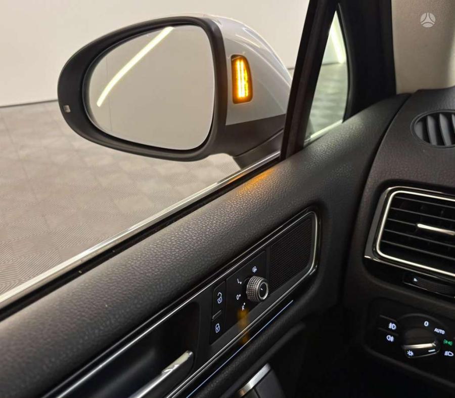 Pelēks Volkswagen Touareg 2017 Marijampole, ar dzinēja tilpumu 2.97 L un nobraukumu 311 tūkst. km par 15999 €, foto 7 vietnē AUTOMOTO.COM.LV
