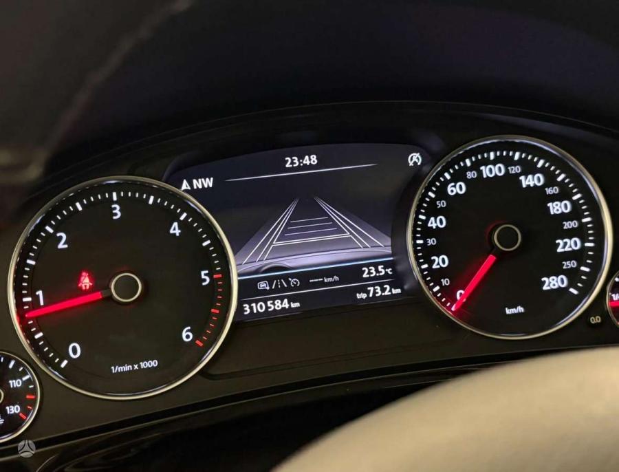 Pelēks Volkswagen Touareg 2017 Marijampole, ar dzinēja tilpumu 2.97 L un nobraukumu 311 tūkst. km par 15999 €, foto 11 vietnē AUTOMOTO.COM.LV
