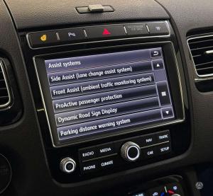 Pelēks Volkswagen Touareg 2017 Marijampole, ar dzinēja tilpumu 2.97 L un nobraukumu 311 tūkst. km par 15999 €, foto 17 vietnē AUTOMOTO.COM.LV