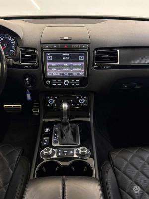 Pelēks Volkswagen Touareg 2017 Marijampole, ar dzinēja tilpumu 2.97 L un nobraukumu 311 tūkst. km par 15999 €, foto 20 vietnē AUTOMOTO.COM.LV
