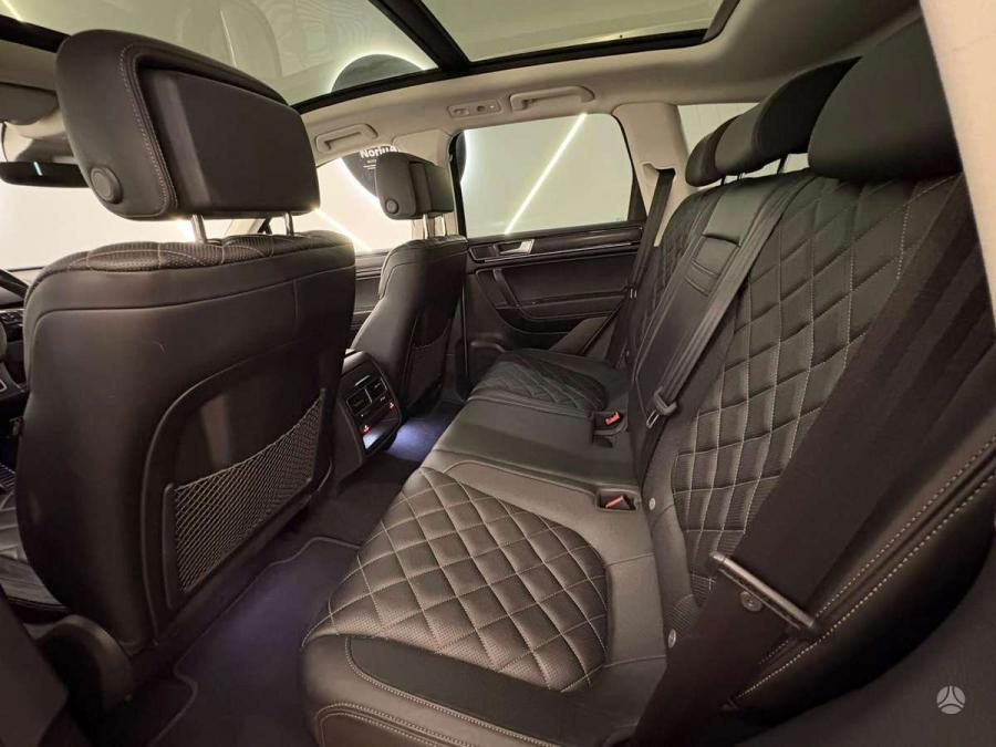 Pelēks Volkswagen Touareg 2017 Marijampole, ar dzinēja tilpumu 2.97 L un nobraukumu 311 tūkst. km par 15999 €, foto 23 vietnē AUTOMOTO.COM.LV