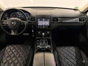 Pelēks Volkswagen Touareg 2017 Marijampole, ar dzinēja tilpumu 2.97 L un nobraukumu 311 tūkst. km par 15999 €, foto 26 vietnē AUTOMOTO.COM.LV
