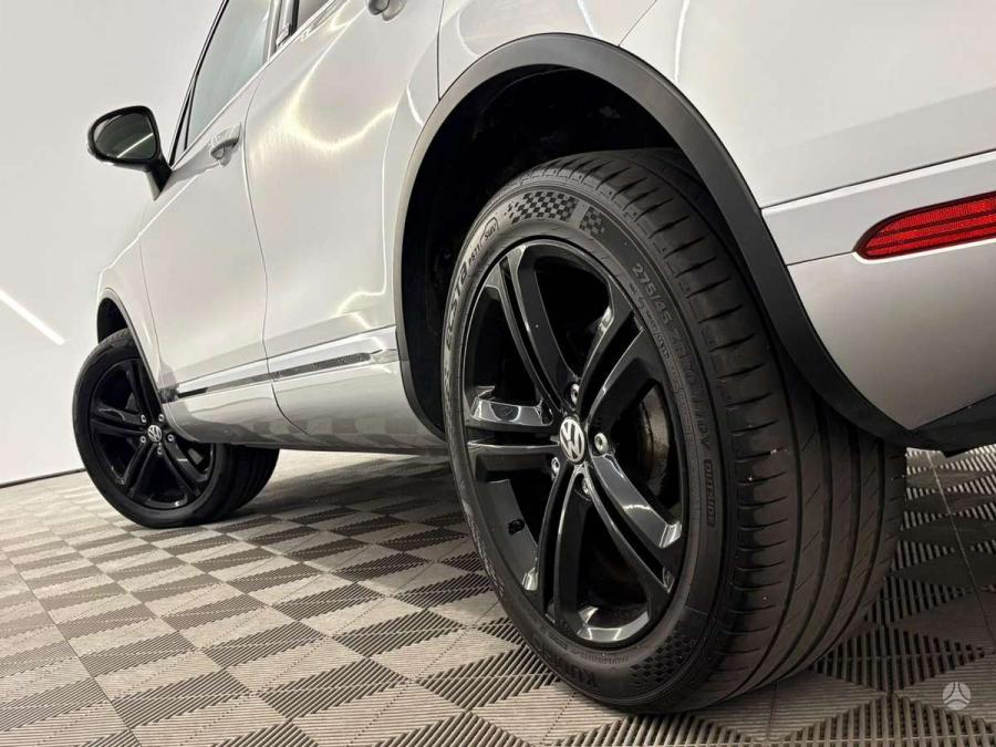 Pelēks Volkswagen Touareg 2017 Marijampole, ar dzinēja tilpumu 2.97 L un nobraukumu 311 tūkst. km par 15999 €, foto 31 vietnē AUTOMOTO.COM.LV
