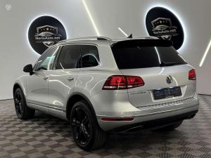 Pelēks Volkswagen Touareg 2017 Marijampole, ar dzinēja tilpumu 2.97 L un nobraukumu 311 tūkst. km par 15999 €, foto 37 vietnē AUTOMOTO.COM.LV