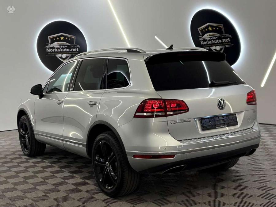 Pelēks Volkswagen Touareg 2017 Marijampole, ar dzinēja tilpumu 2.97 L un nobraukumu 311 tūkst. km par 15999 €, foto 37 vietnē AUTOMOTO.COM.LV